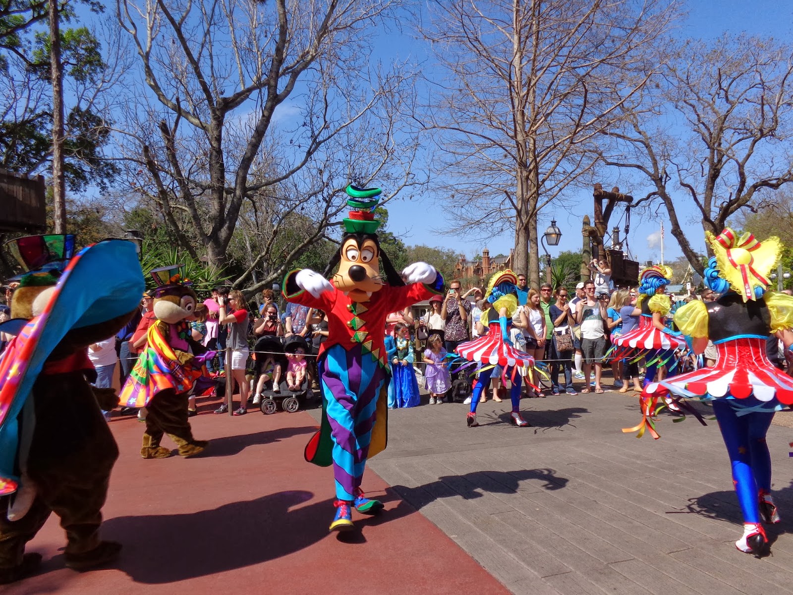 Running thru Theme Parks: Festival of Fantasy Parade at Magic Kingdon