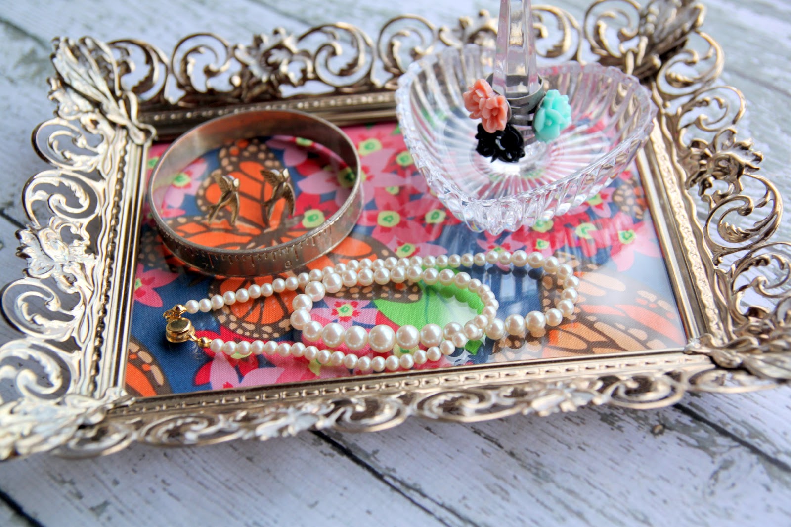 Repurposed Picture Frame Tray Tutorial - The Cottage Mama
