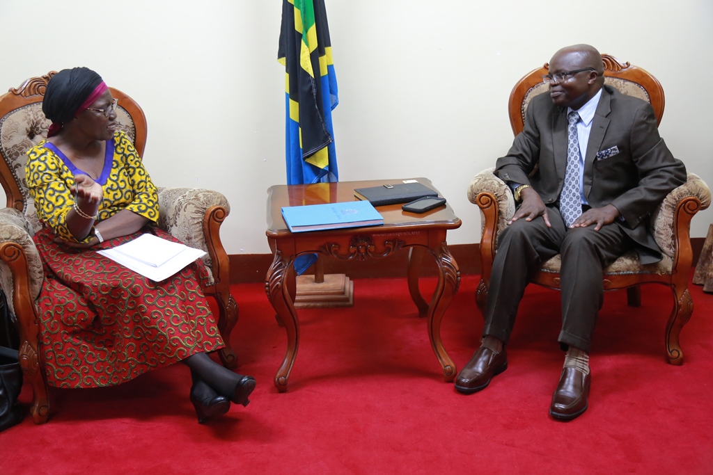 BALOZI IBUGE AKUTANA NA KUFANYA MAZUNGUMZO NA MKUU WA ITIFAKI WA ...