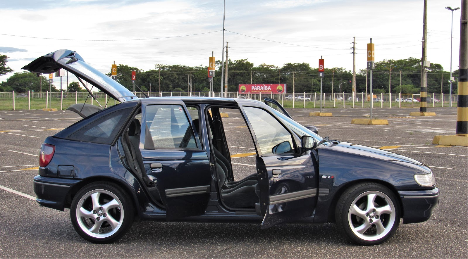 A sensação de guiar o Volkswagen Pointer GTi 1996!