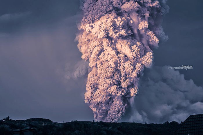 Stunning Photos Of Chile's Calbuco Volcano Erupting (16 Pics) - CUZZ BLUE
