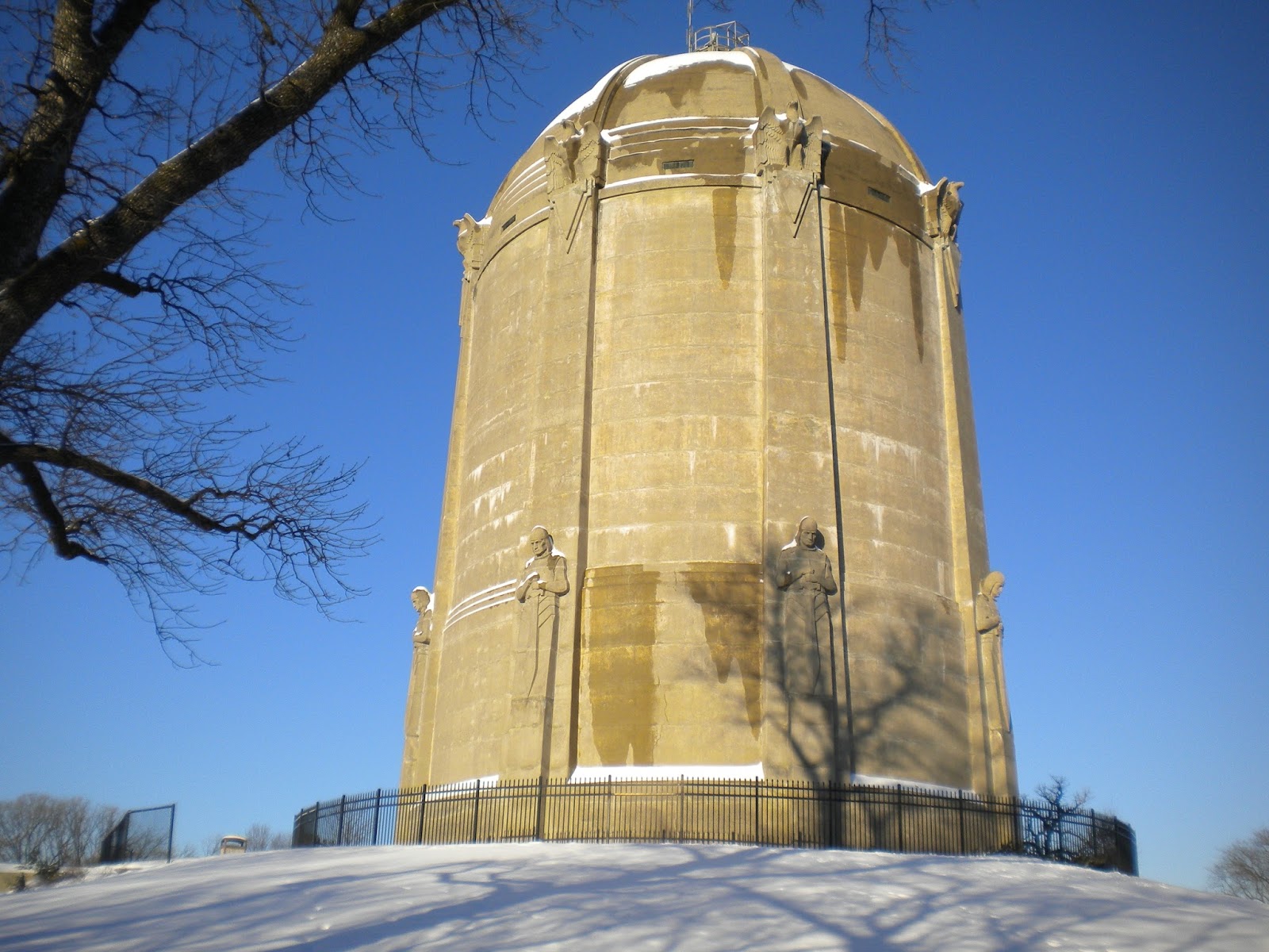 21 Wits, by Karen: Skunk House, Fences and History