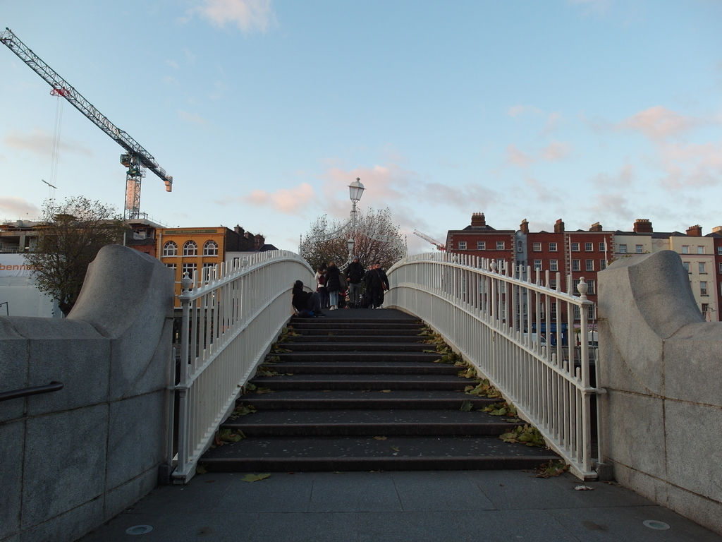 清清的世界旅行圖鑑: 愛爾蘭 都柏林 半分橋 (Half Penny Bridge)、坦普爾酒吧區 (Temple Bar)