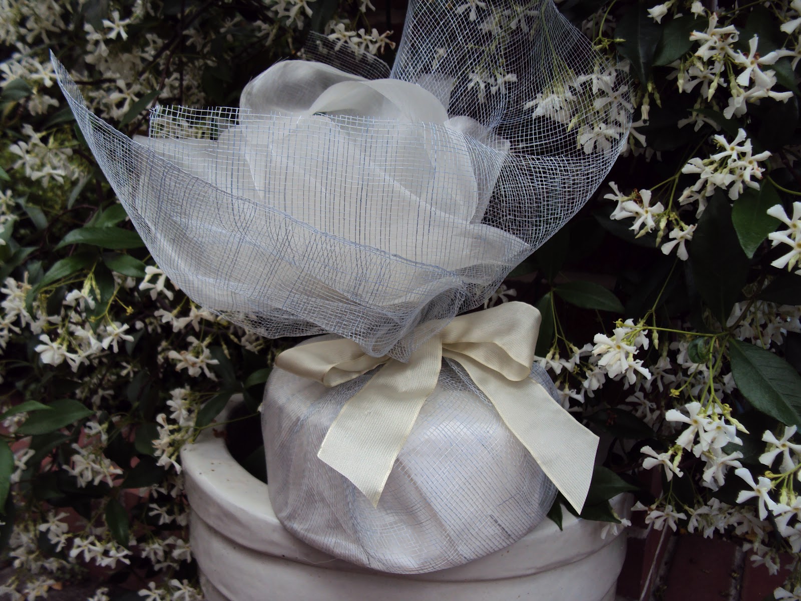 paper bake sew: Gift wrapping with organza and sinamay