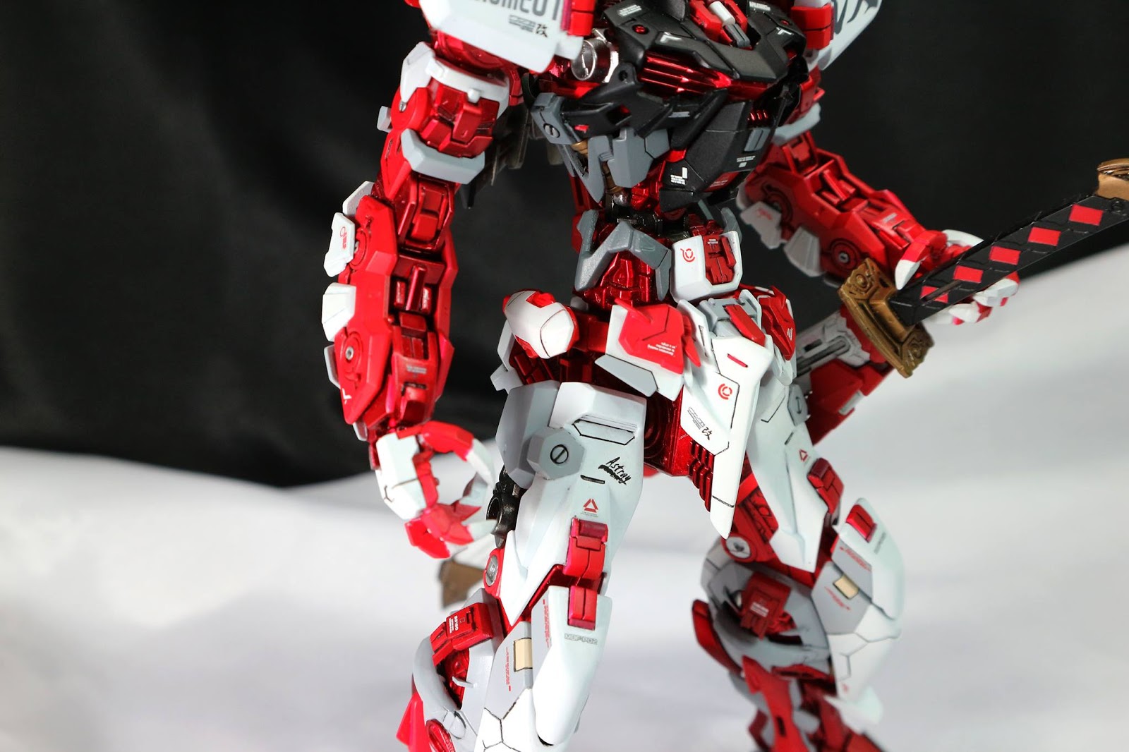 Custom Build: MG 1/100 Gundam Astray Red Frame