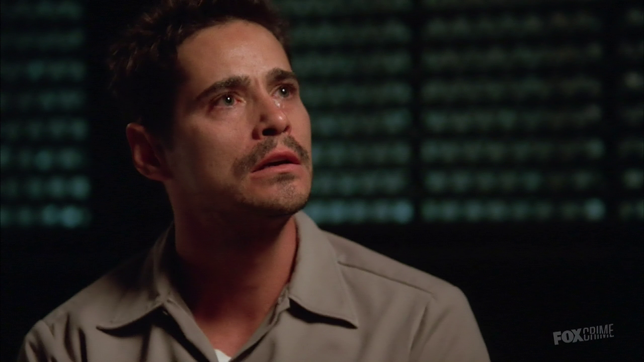 ausCAPS: Seth Peterson shirtless in CSI: NY 4-06 "Boo"