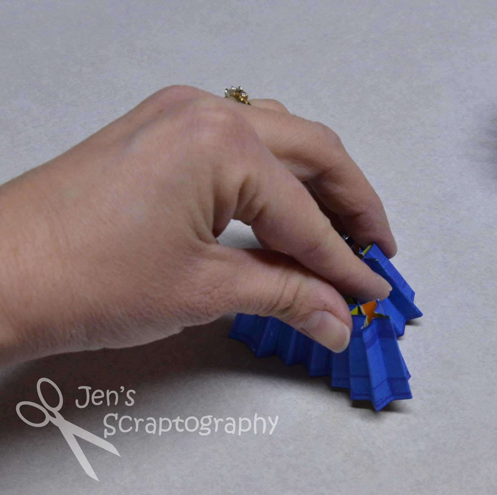 Jen's Scraptography: How To Make a Paper Rosette