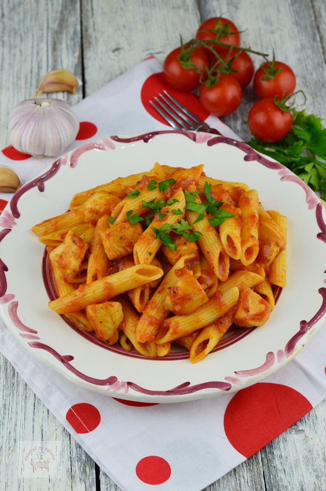 Paste cu pui si sos de rosii - CAIETUL CU RETETE