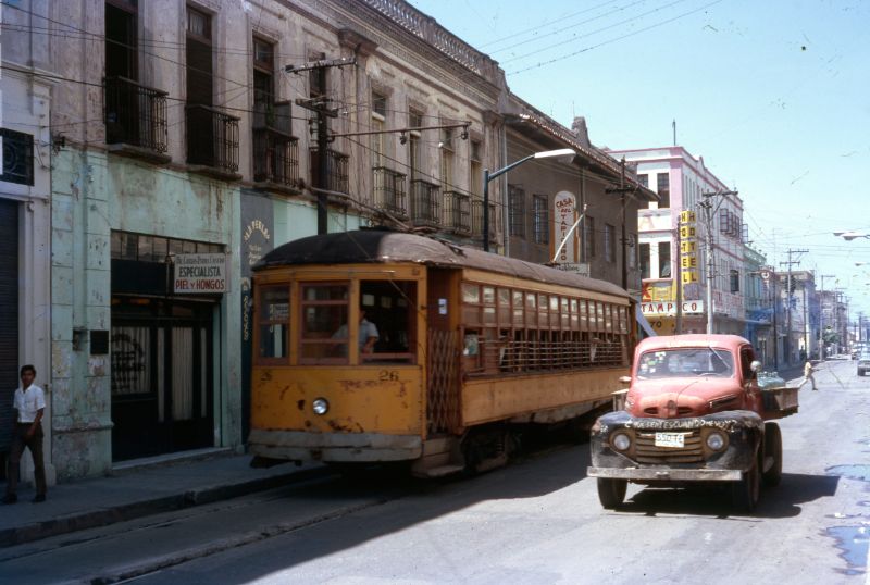 50 Color Snaps Capture Street Scenes of Mexico in the Early 1970s ...