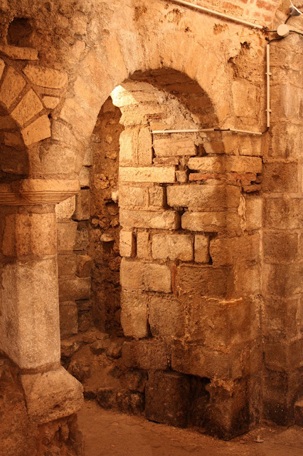 Atlas roman: Orléans - Crypte Saint-Avit (45)