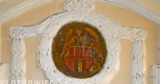 Toruń: herb miasta na klatce schodowej | Kamienice w Polsce. Klatkowiec.