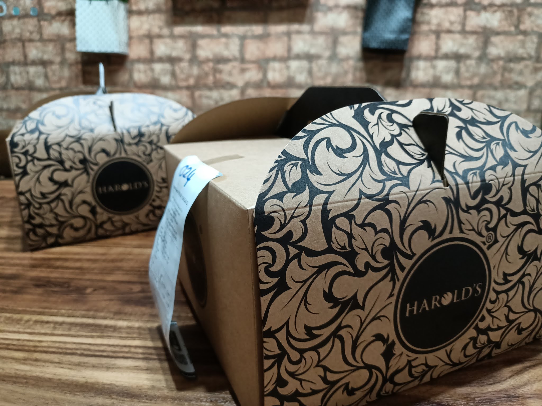 NEW YORK CHEESE CAKE DAN CHOC INDULGENCE CAKE DARI HAROLD'S BREAD