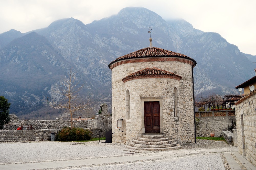 Cosa vedere a Venzone, uno dei borghi più belli d'Italia - Montagna di ...
