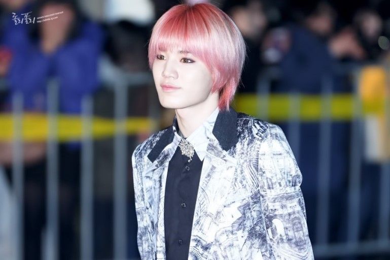 Internautas eligen a los ídolos masculinos que se ven geniales con el ...