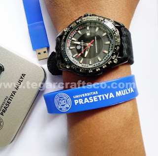 20 Ide Terbaru Souvenir Merchandise Untuk Event Kampus Universitas dan ...