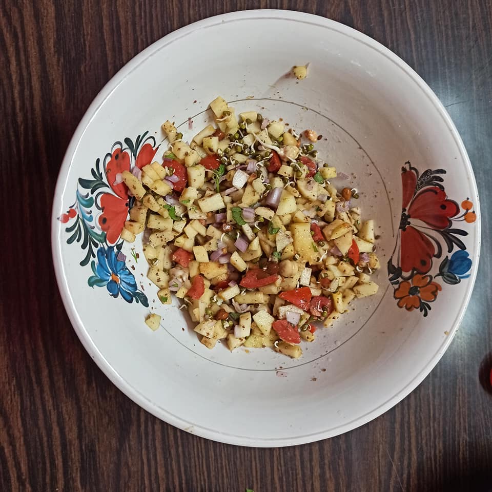 How To Make Healthy Raw Mixed Sprouts Salad Recipe for Breakfast [Mung ...