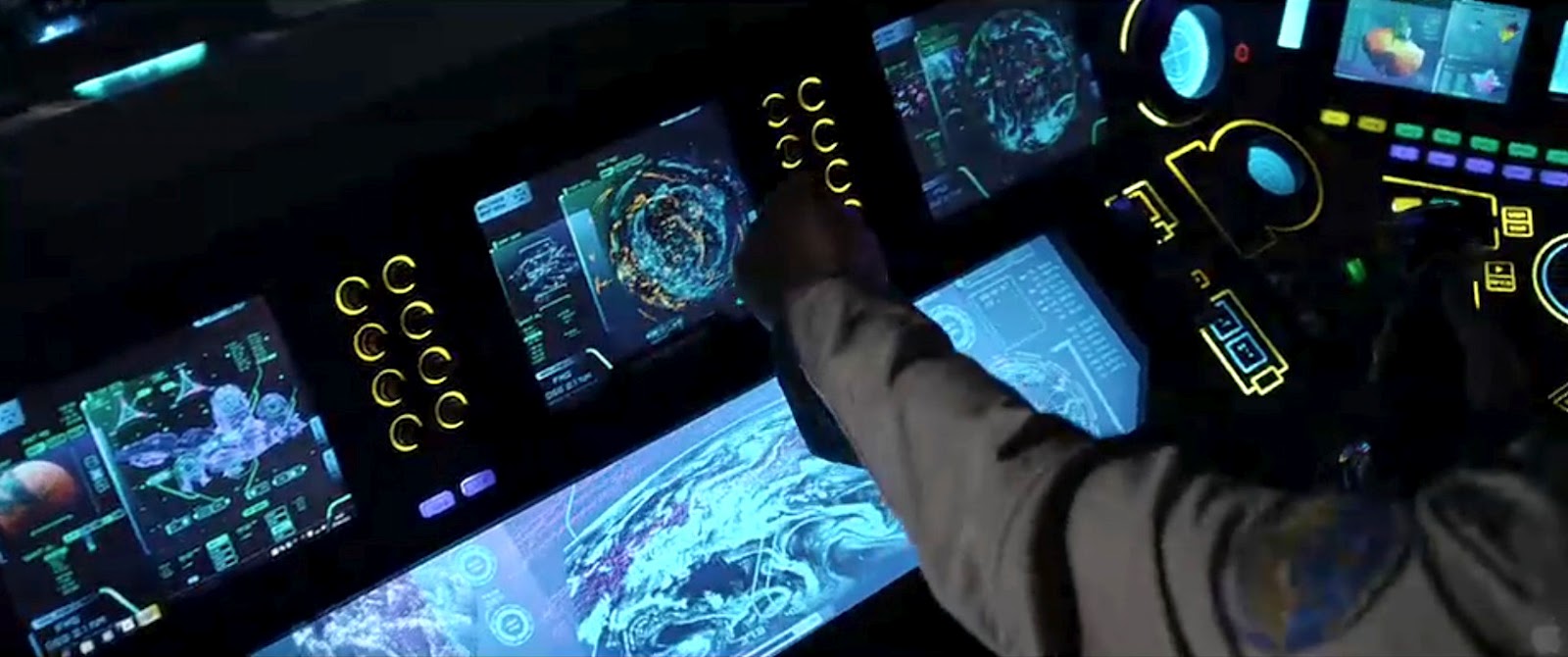 The Single-Minded Movie Blog: Alien vs. Prometheus: A Visual Comparison