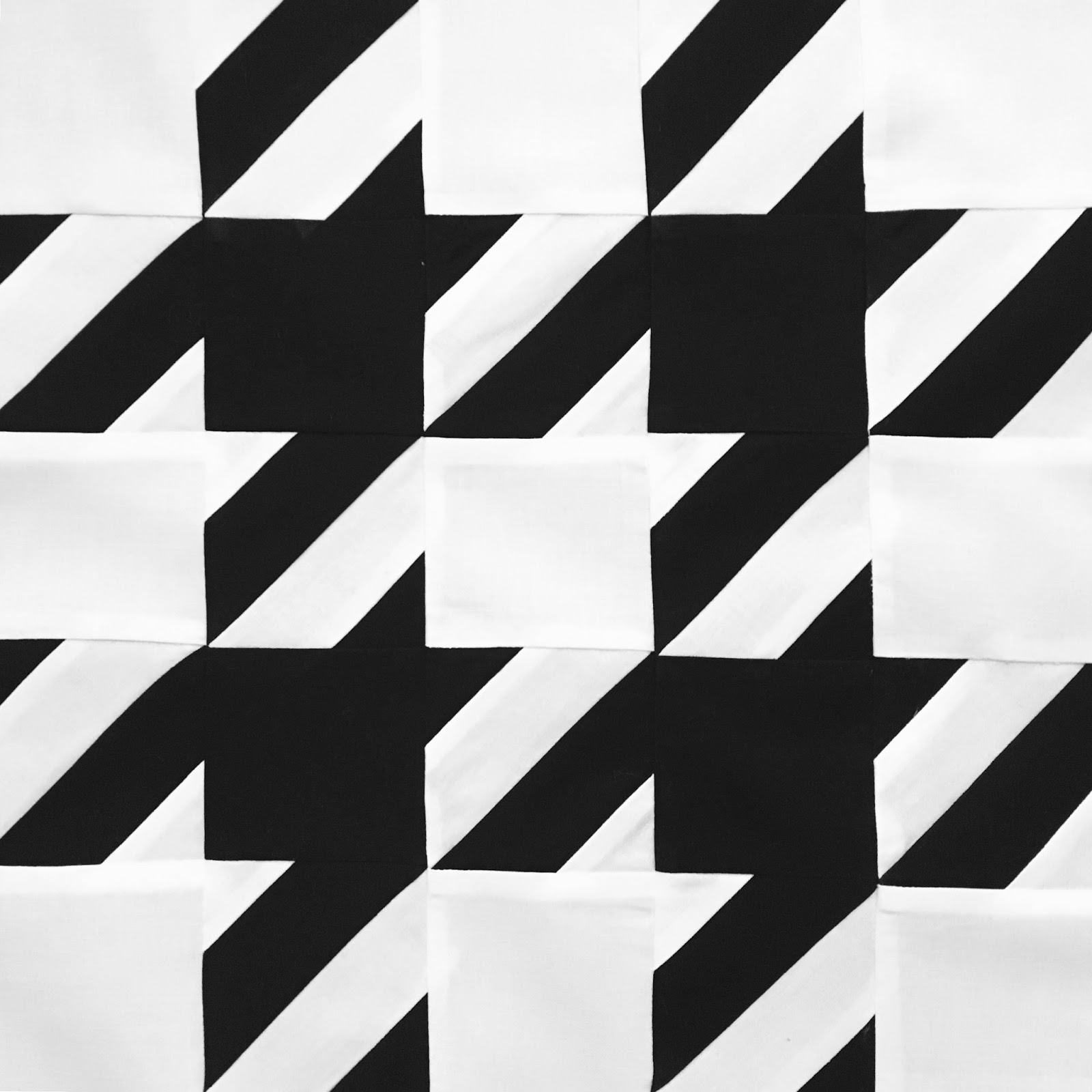 houndstooth runner & quick step quilt / CHARM ABOUT YOU