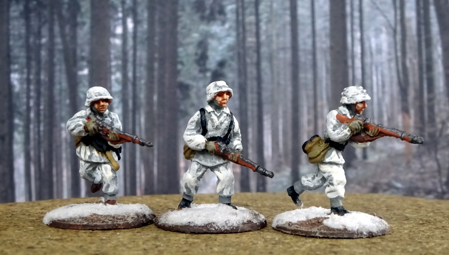Miniature Soldiers: WWII Late War German infantry in winter uniform