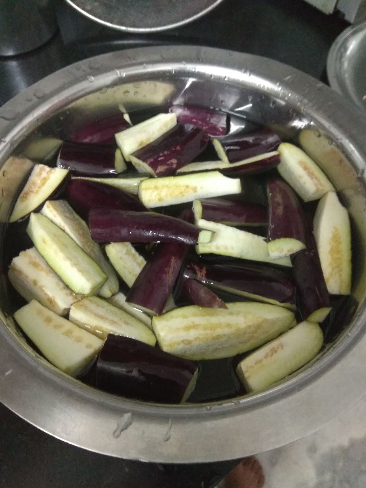 .: CHATPATE BENGUN (EGGPLANT)