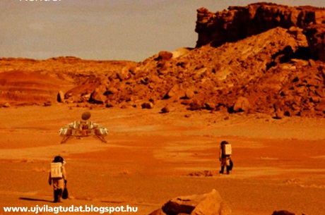 Rejtélyes humanoid alakot fotózott a Mars Curiosity, amint a marsjáró ...