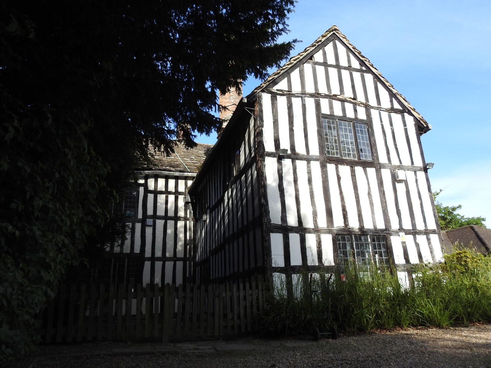 Crawley Old Town: SIX PICTURES: Charlwood House