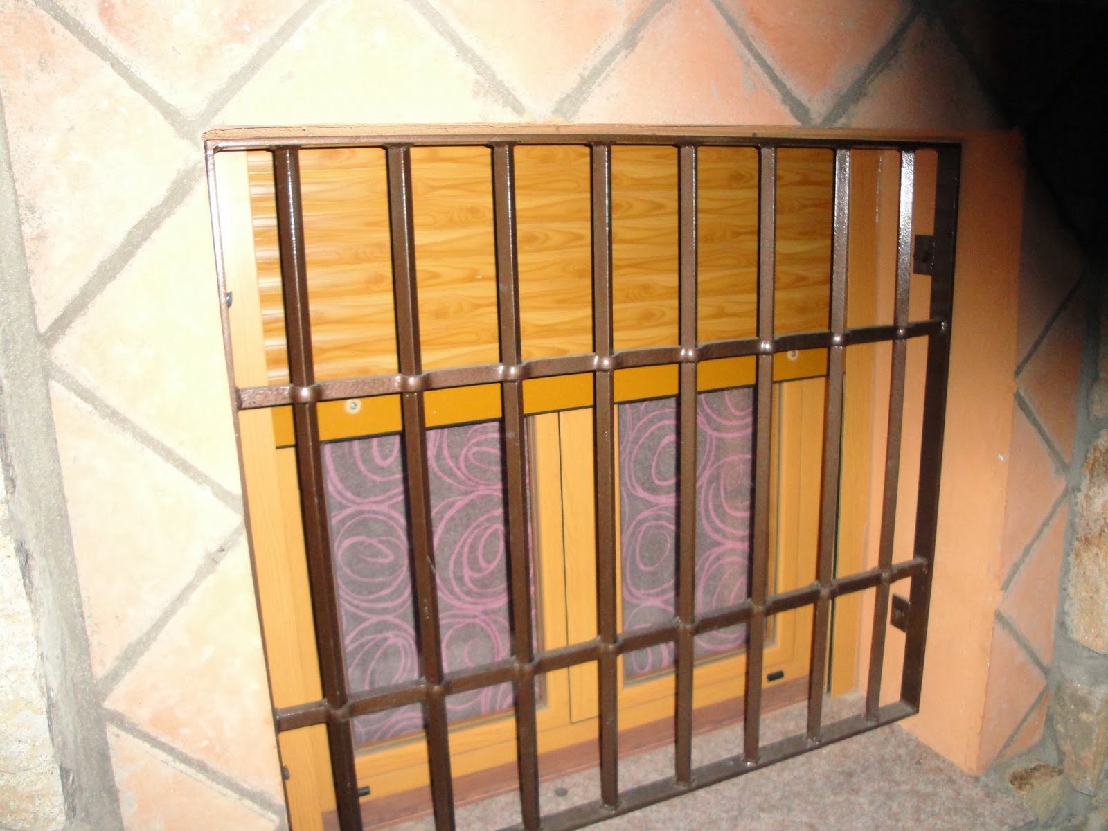ARTE FERRICO: Rejas de seguridad para ventanas
