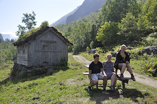 Cosaerts Go SouthWest: Eerste dag in Stryn: wandeling van Flo naar ...