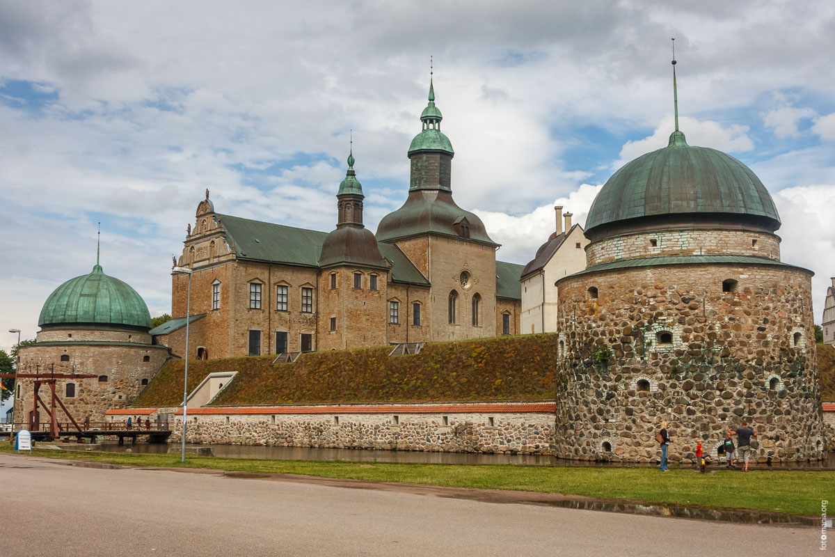 Vadstena Castle, Lake Vättern, Sweden (with Map & Photos)