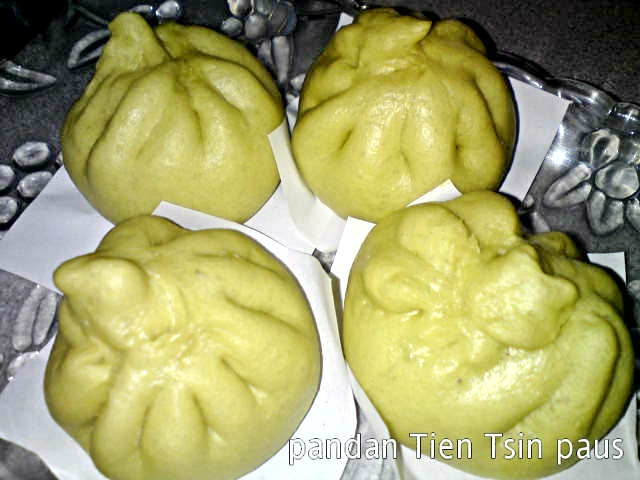 Cooking Pleasure: Pandan Tien Tsin Pau with Lotus Paste