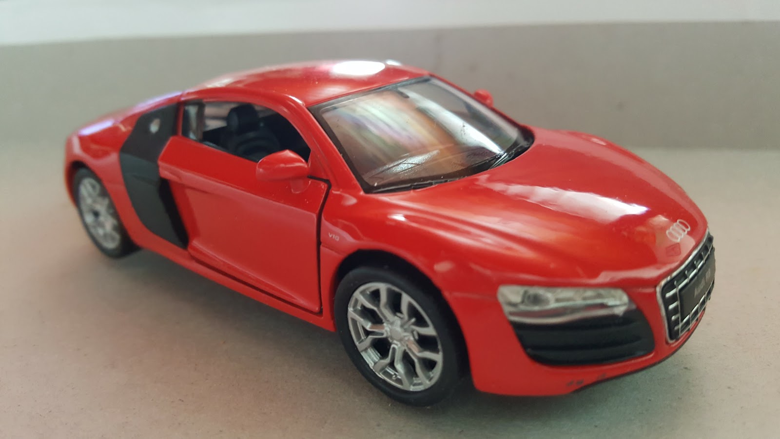 Autos a escala: Audi R8 V 10