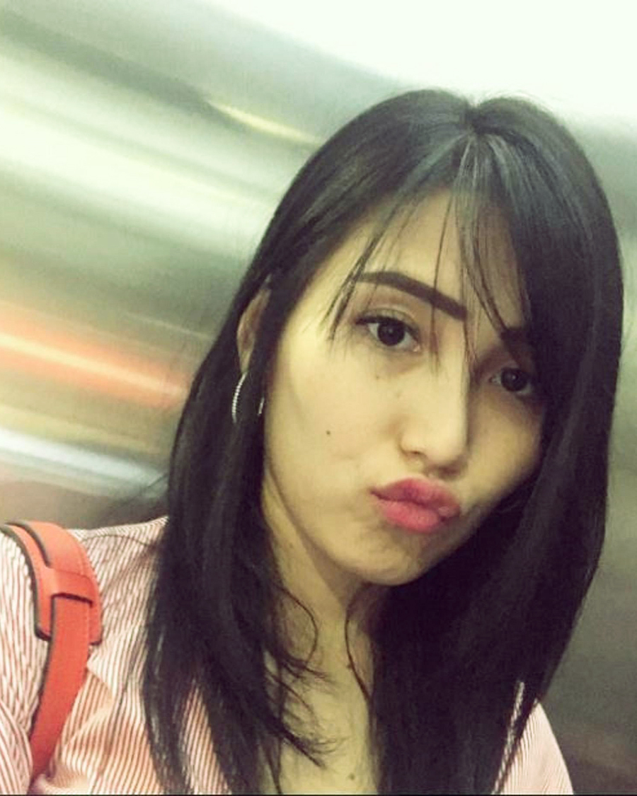 Cewek Igo Selfie Model Duck Face Dengan Bibir Monyong Selalu Cantik