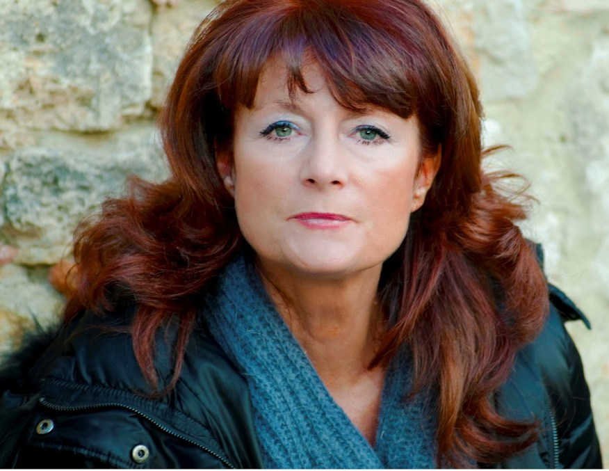 Alla volta di Leucade: MARIA RIZZI LEGGE "IL SORRISO DEL MARE"DI ...