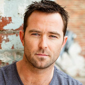 Sullivan Stapleton Body