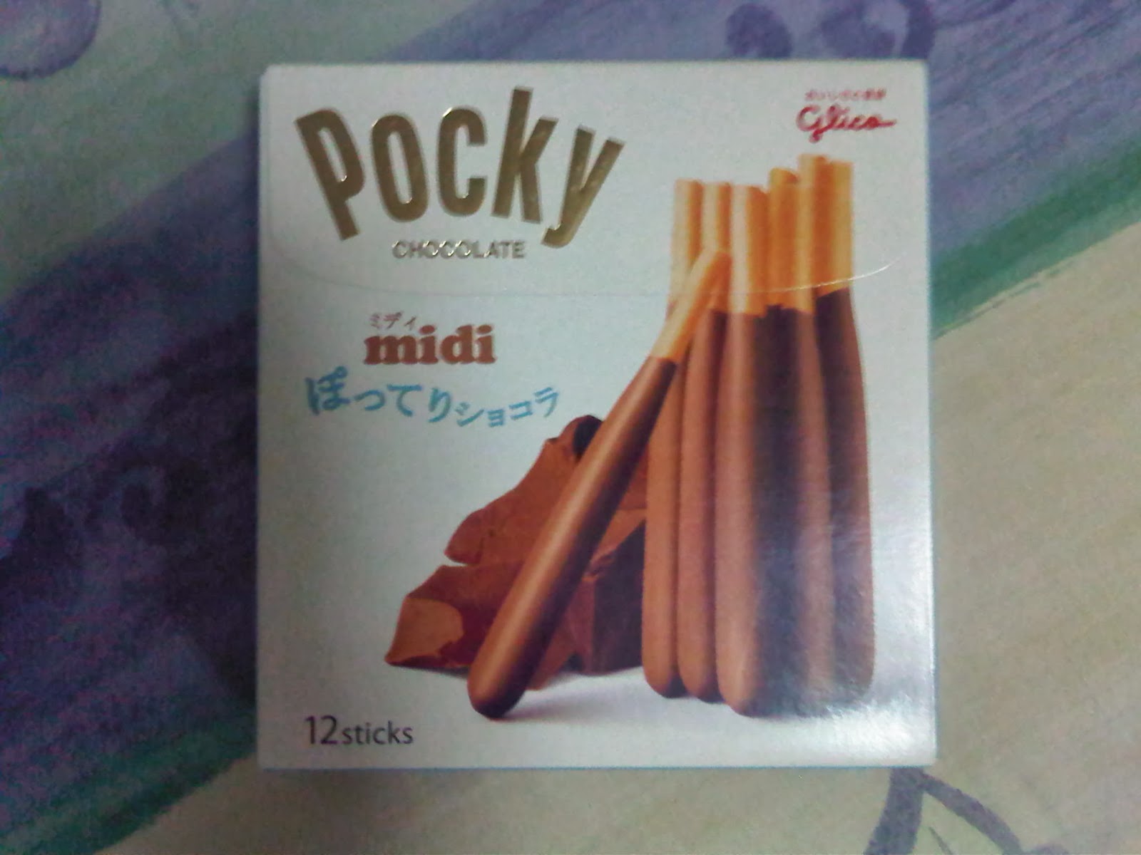 Regin's Realm: Snacks: Pocky chocolate Midi