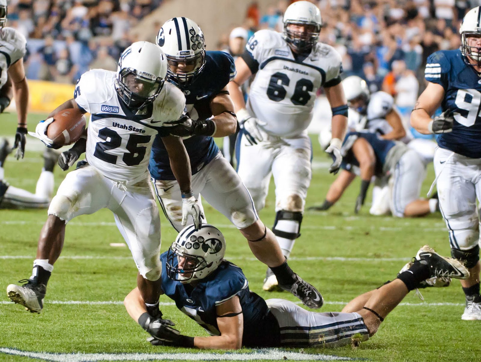 Luke Hansen Photography: BYU Football vs Utah State 2011 - Provo, Utah
