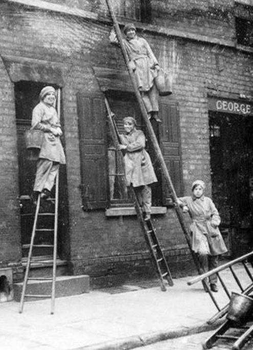 Robinson-Solutions Professional Window Cleaning: Window Cleaning Girl Power