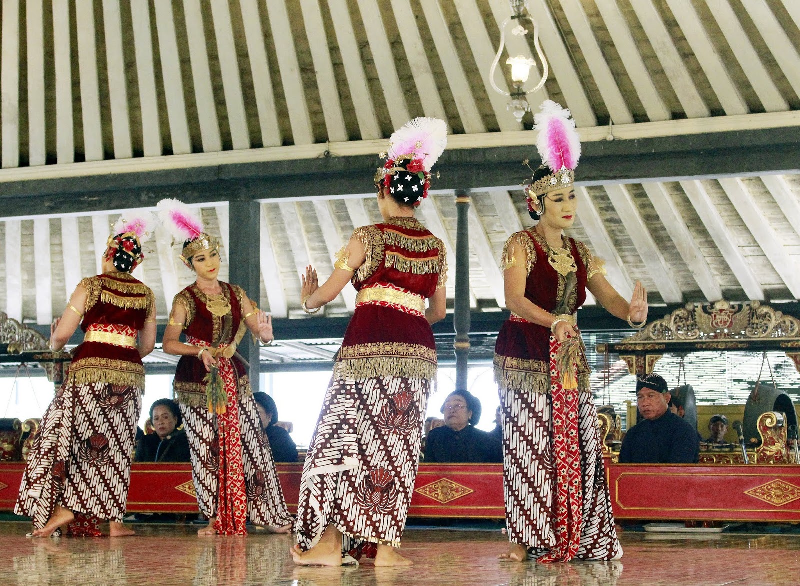 Pentas Tari di Bangsal Srimanganti Kraton Yogyakarta - WEB | LOVEHEAVEN 07