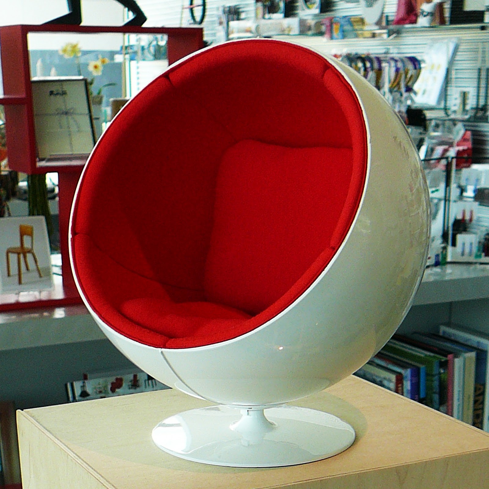 Tampa Daily Photo: The Ball Chair In Miniature!