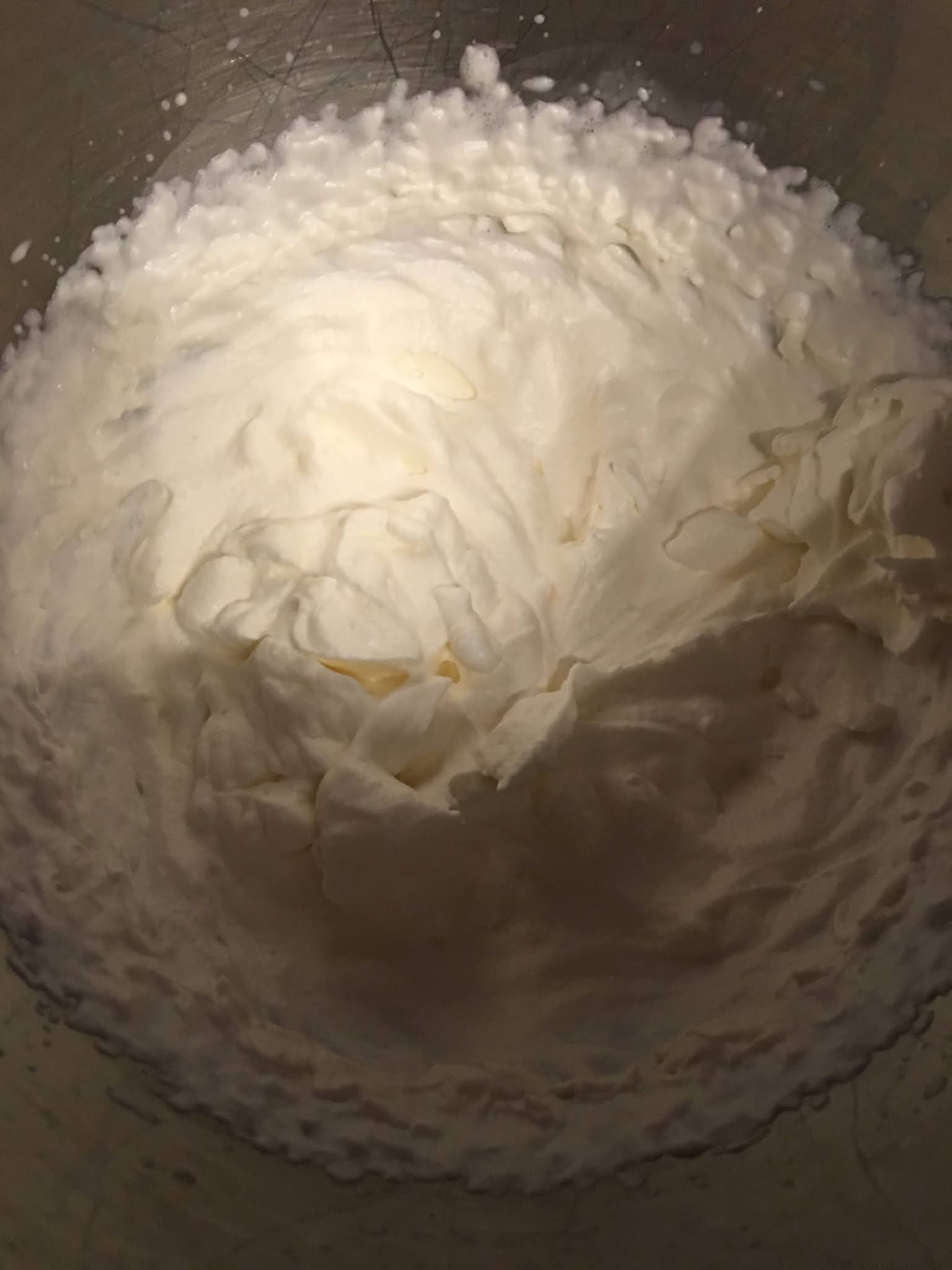 CHARLOTTE ROYALE AUX FRUITS ROUGES FACON MEILLEUR PATISSIER ET MERCOTTE