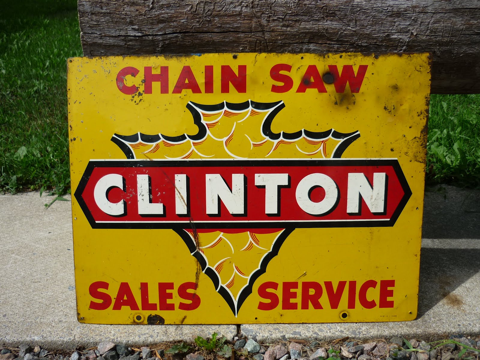 VINTAGE CHAINSAW COLLECTION: CHAINSAW SIGNS COLLECTION. (PICTURES).
