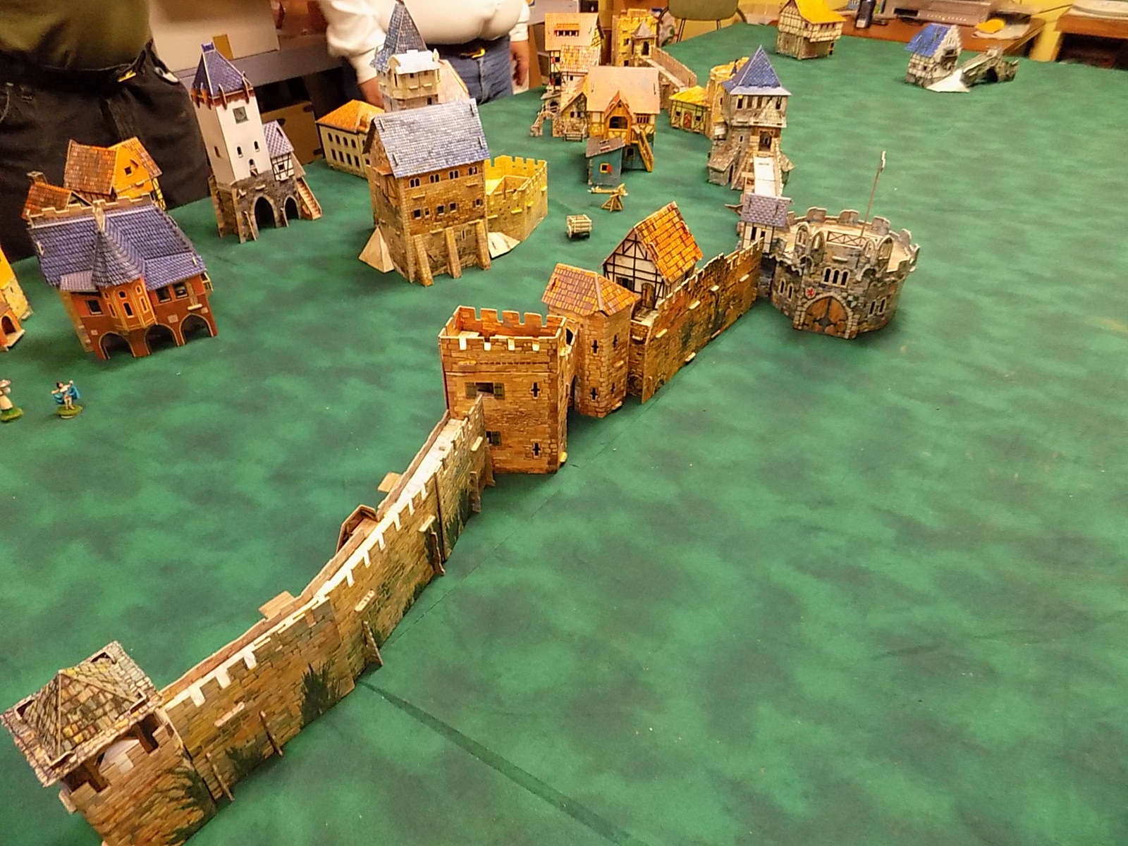 Campaigns in Miniature: Medieval City in Cardboard