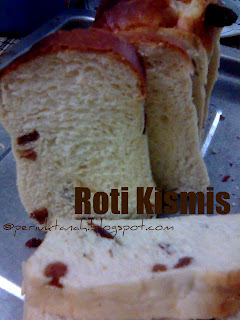 periuktanah: Roti dan Bun Kismis