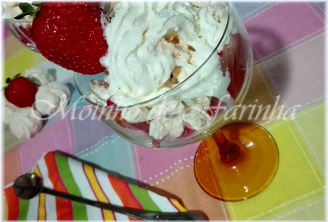 Moinho De Farinha: Doce de morango com suspiros