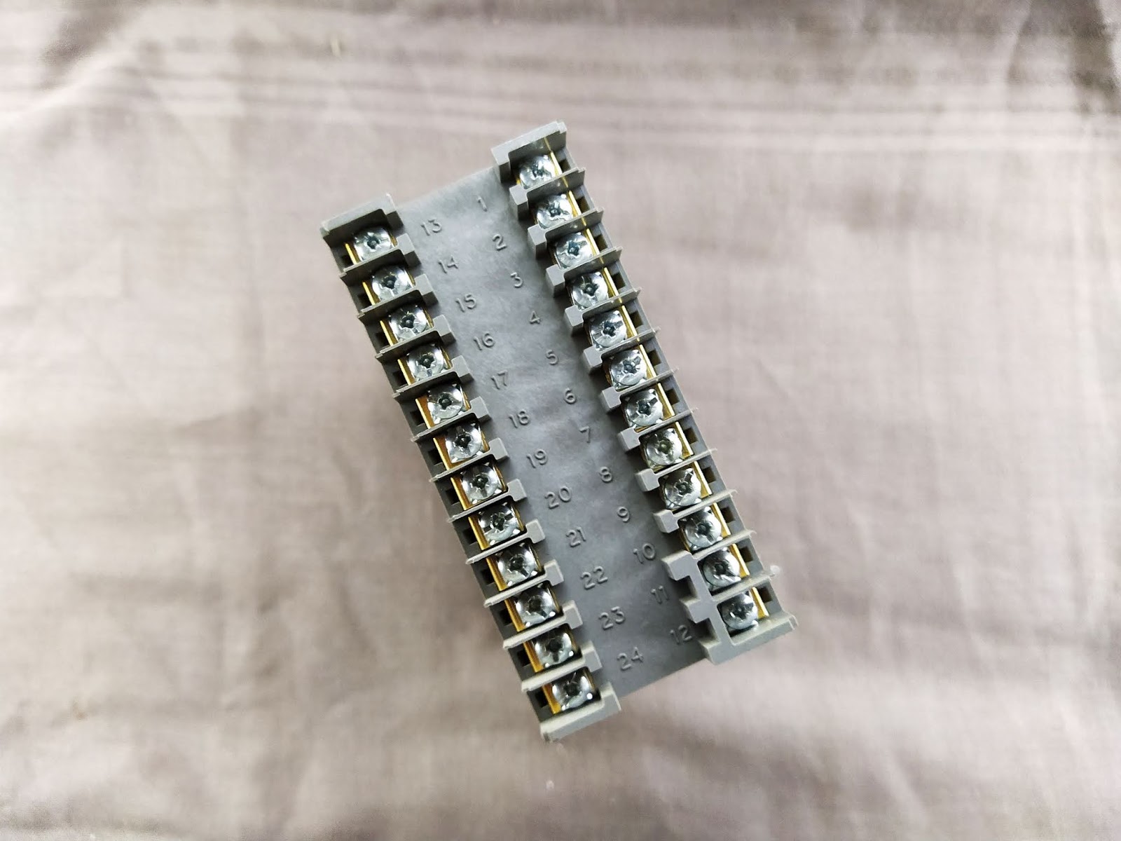 ABB COMMANDER 100 UNIVERSAL PROCESS CONTROLLER C100/0100/STD