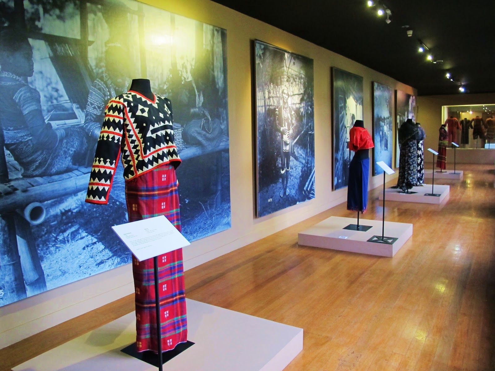 Gridcrosser: Wonder World of Weaves: The Textile Galleries of the ...