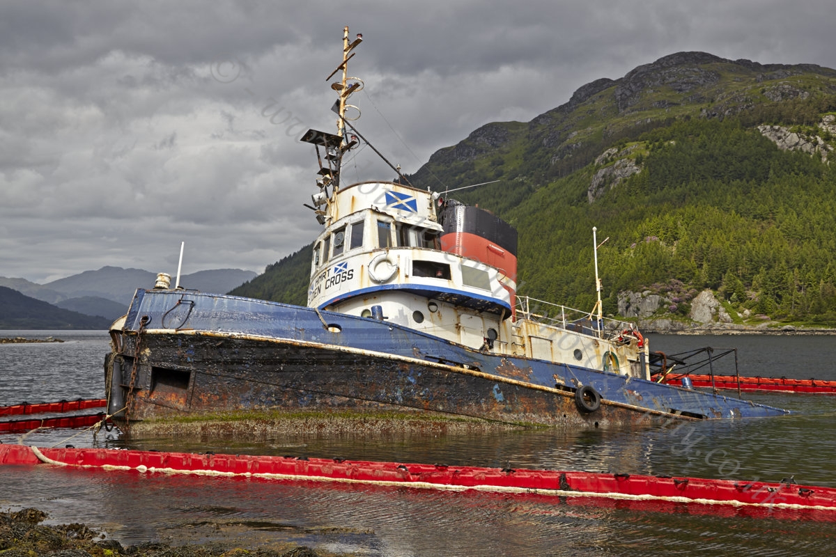 Dougie Coull Photography: 'Golden Cross' - Beached Restoration Tug
