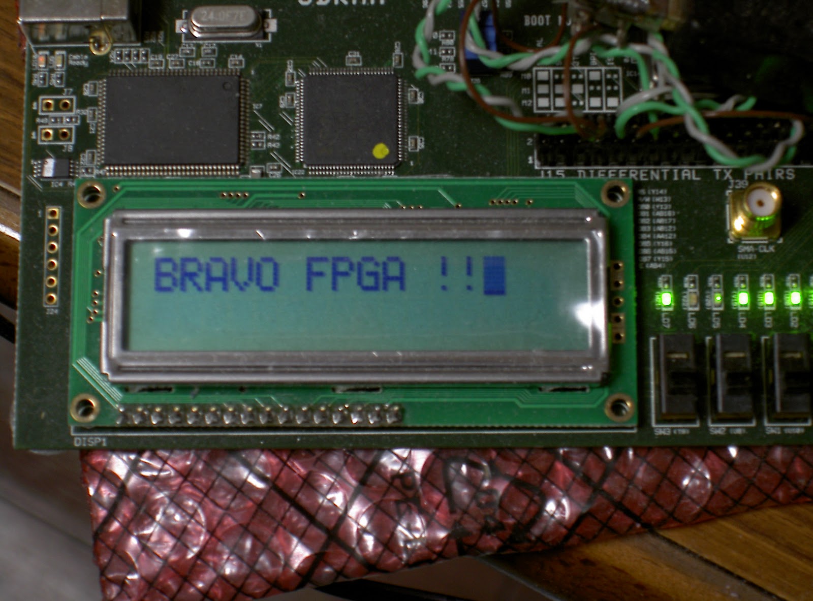 BRAVO FPGA: LCDへの文字表示