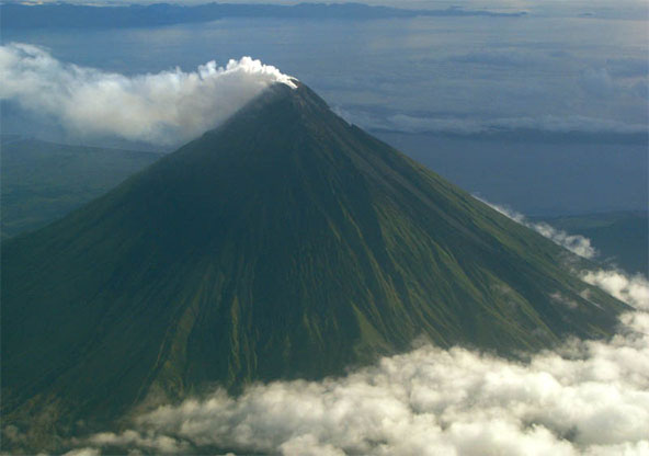 Amazing Philippines: World's Most Perfect Cone Volcano "Mt. Mayon ...