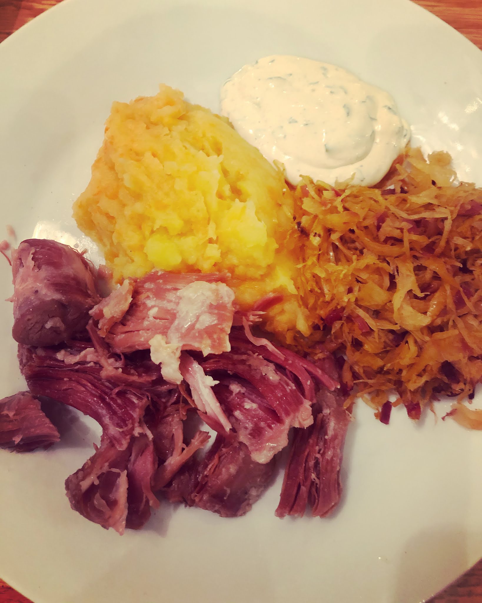 Mat 365: Rotmos med kokt rimmat fläsklägg och stekt surkål